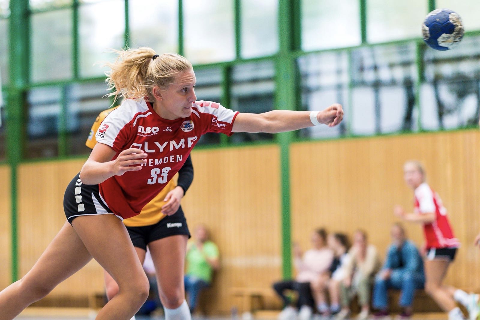 Meike Becker u19 Nationalspielerin unterschreibt bei der OLSTA GmbH ...
