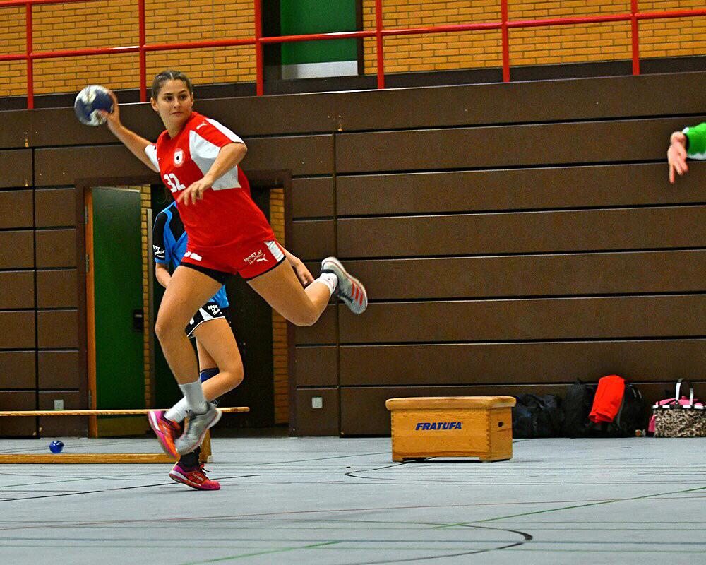 Sara Goudarzi unterschreibt bei der OLSTA GmbH // OLSTA