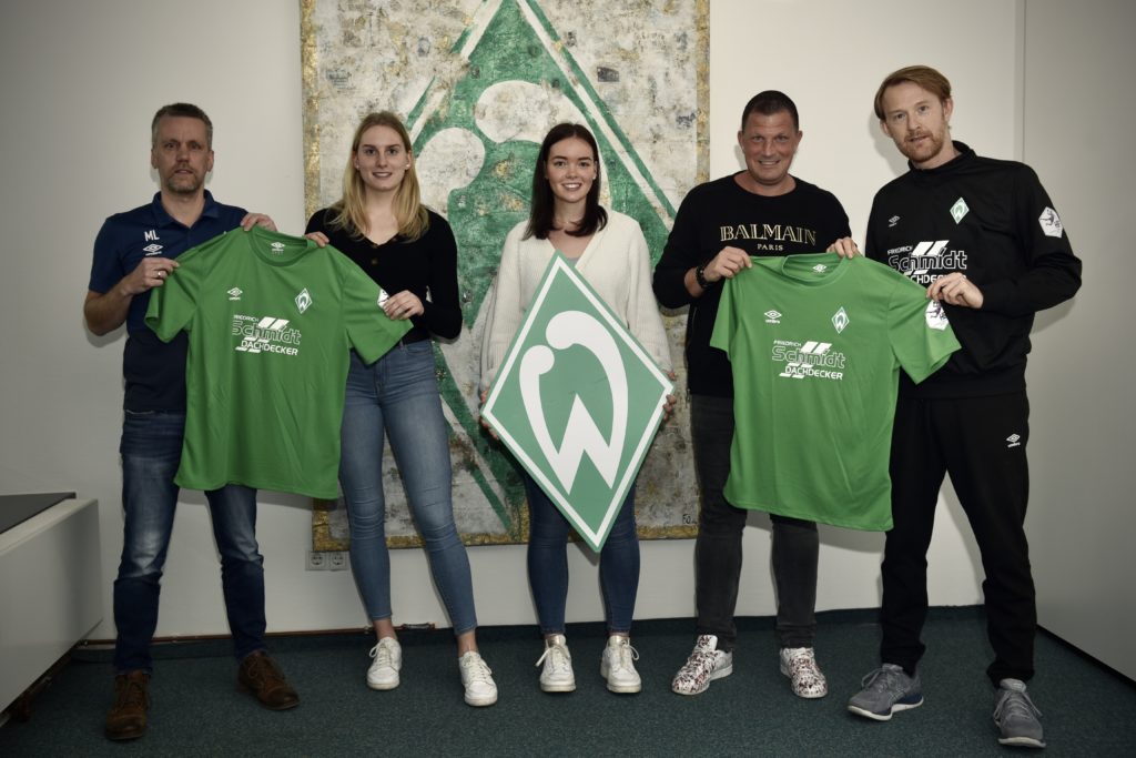 Werder mit Pressemeldung Meike Becker und Mathilda Häberle // OLSTA