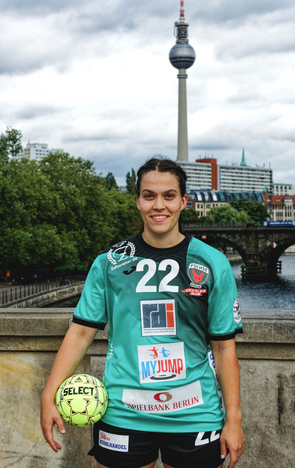 BO Dekker unterschreibt bei der OLSTA GmbH // OLSTA